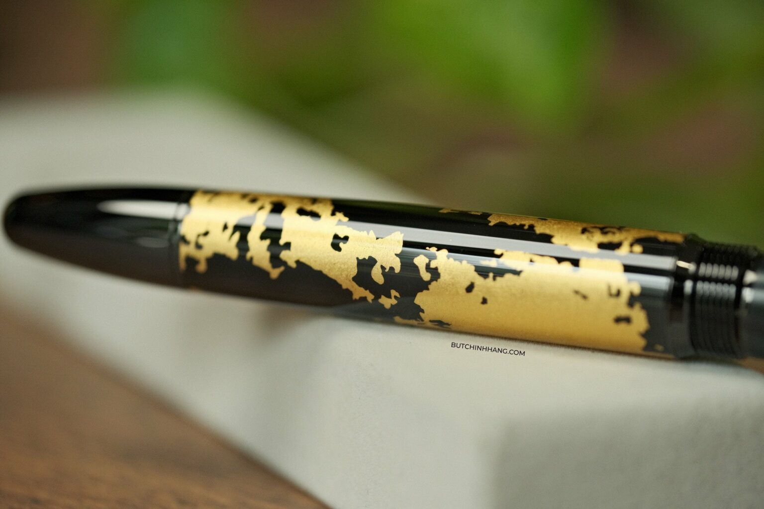 Montblanc Meisterstuck Solitaire Calligraphy Gold Leaf Rollerball Pen ...